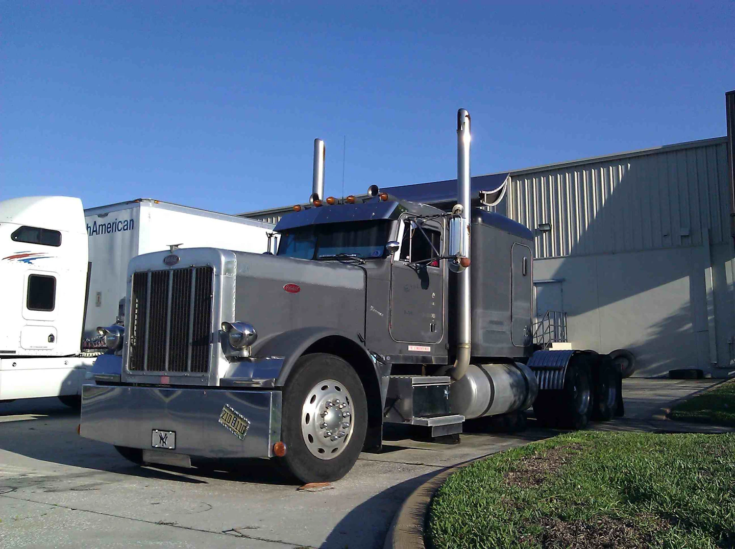 This 1990 Peterbilt 379 hauls produce and seafood | Overdrive