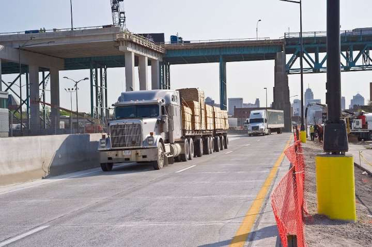 Michigan opens bridge for border crossings | Overdrive