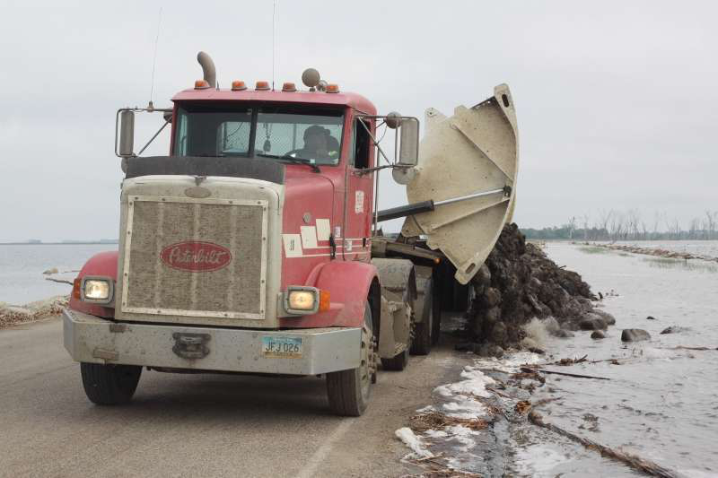 End dump or side dump: Pros and cons to help you choose | Overdrive