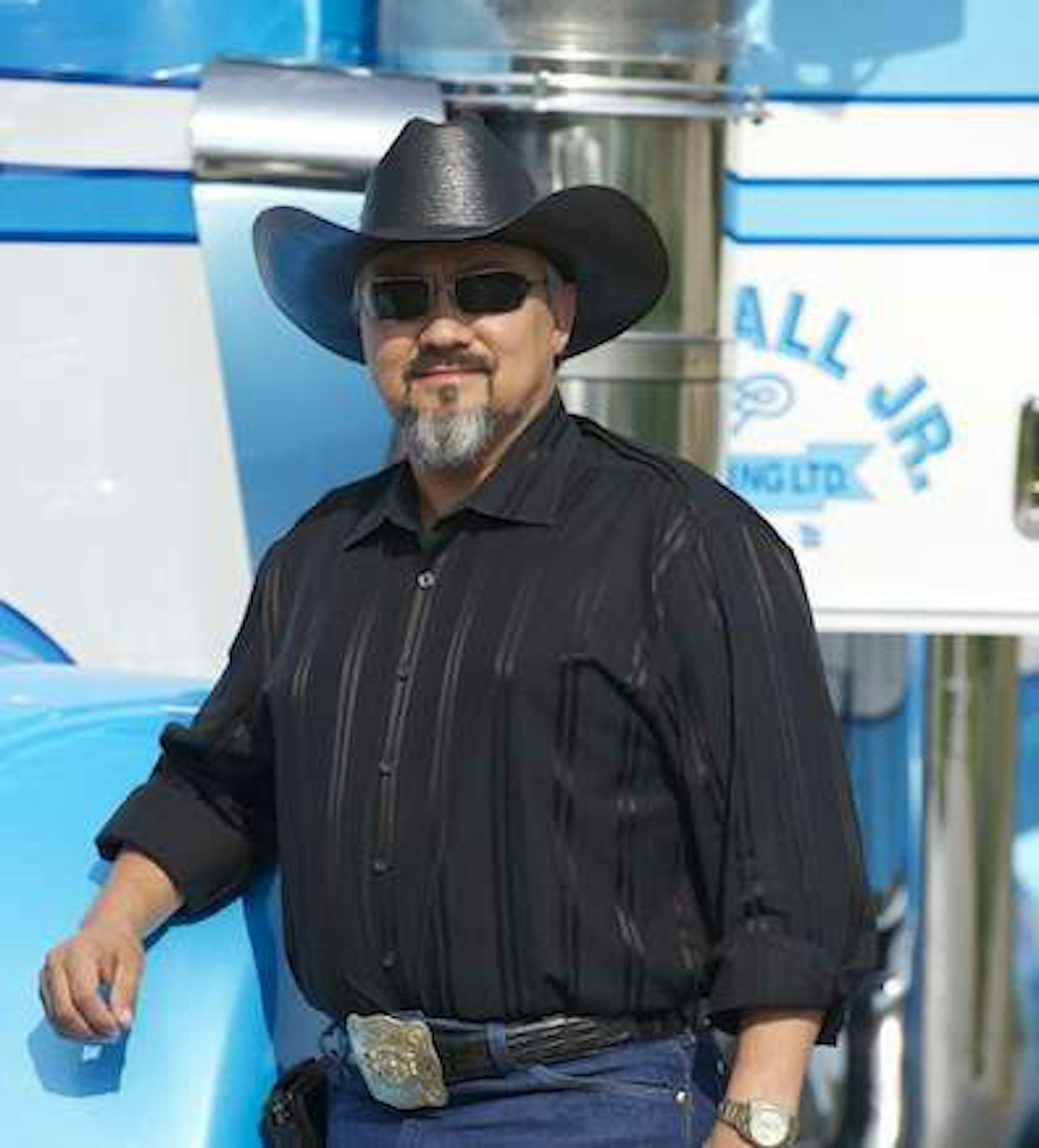 Family of late show trucker, fleet owner Bill Hall Jr. to pay $160k to ...