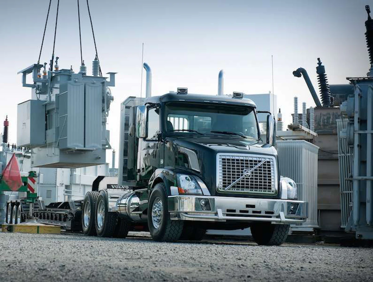 Video log: Walk-around of Volvo’s VNX heavy haul tractor | Overdrive