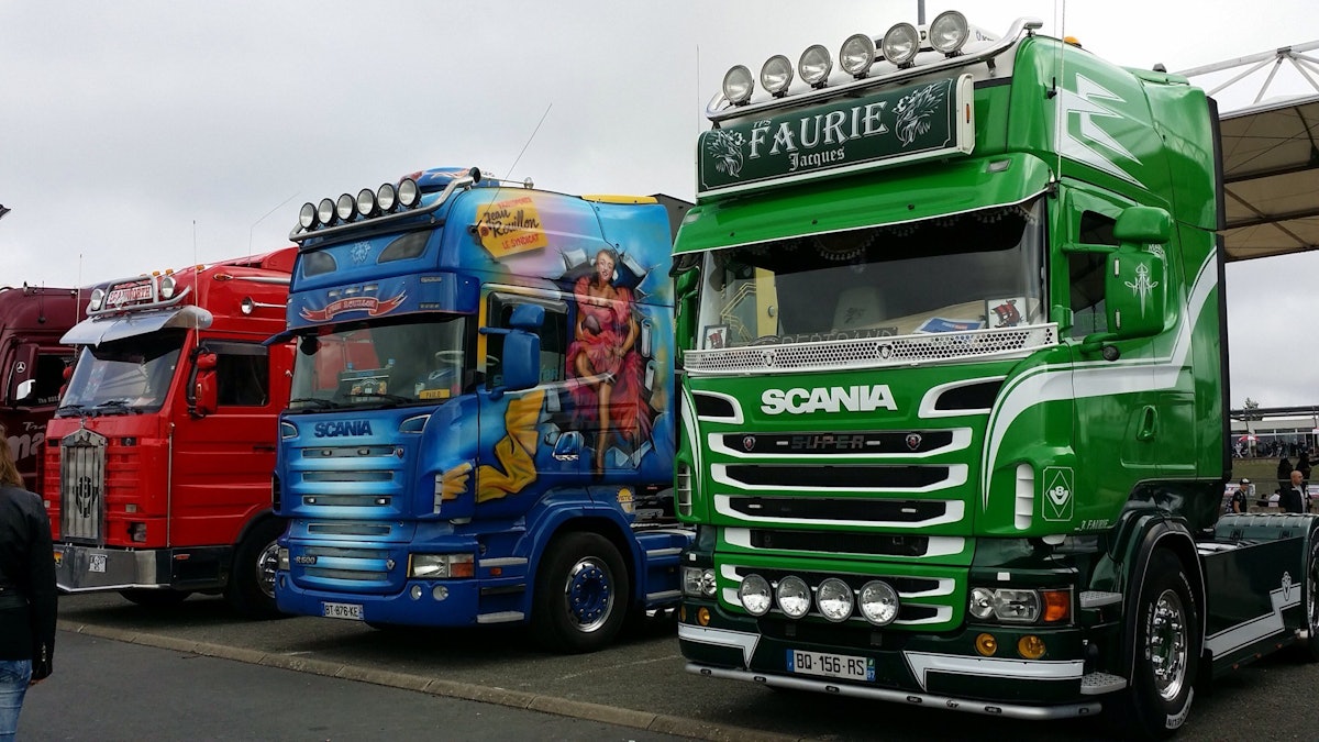 Photos: Sampling of show trucks at European truck races | Overdrive