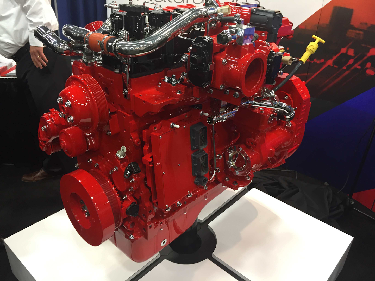 ACT Expo 2015: Cummins introduces new natural gas engine, Penske gets ...