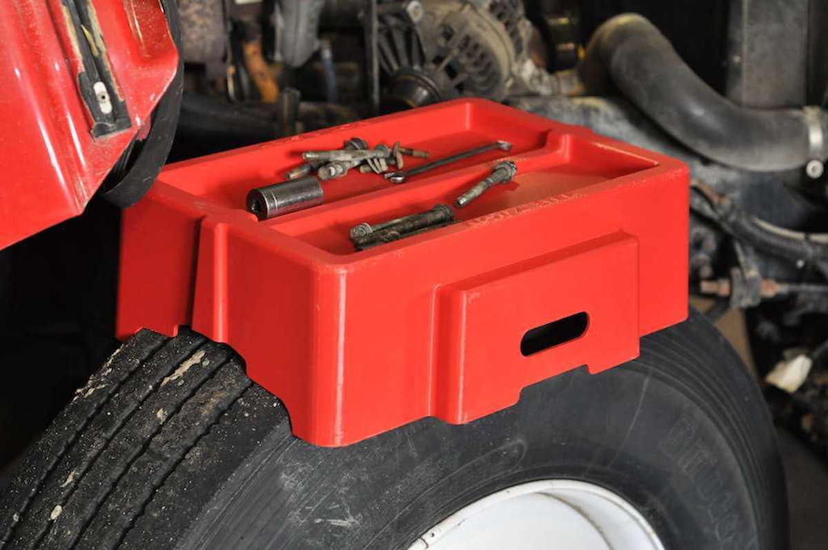 Minimizer shows off tire-mounted work benches, fifth wheel Slick Plate ...