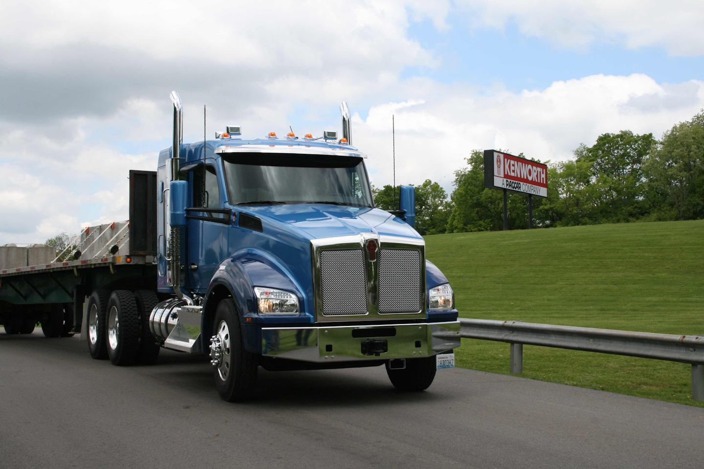Kenworth T880 explored: 40-inch vocational model offers weight savings ...