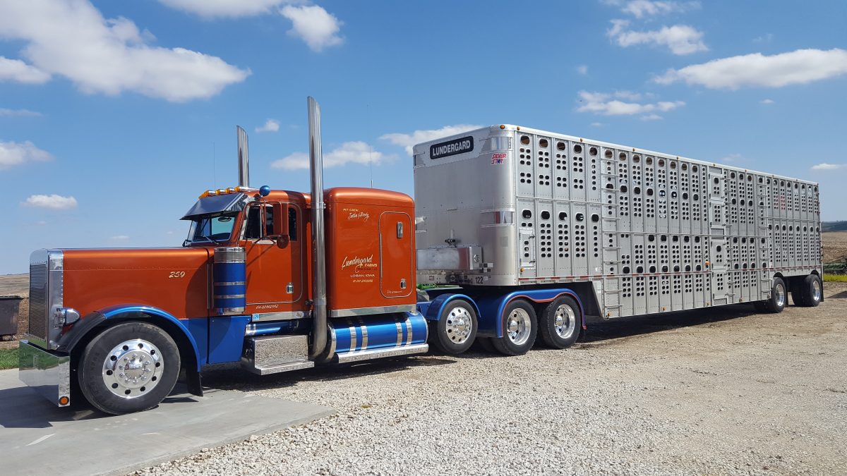 Jason and Brenda Lundergard’s 2003 Peterbilt 379 | Overdrive