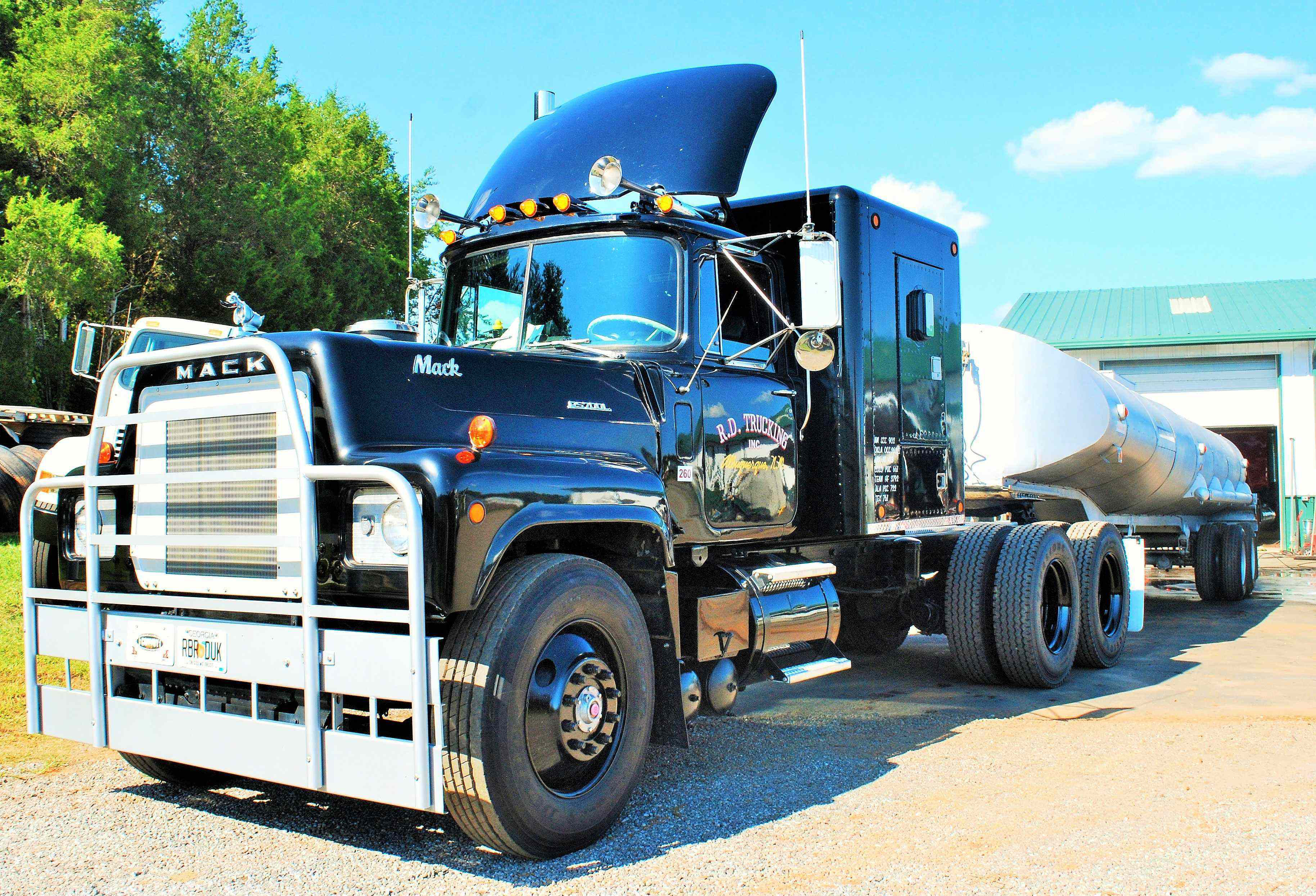 Resurrecting the Rubber Duck's classic 1970 Mack | Overdrive