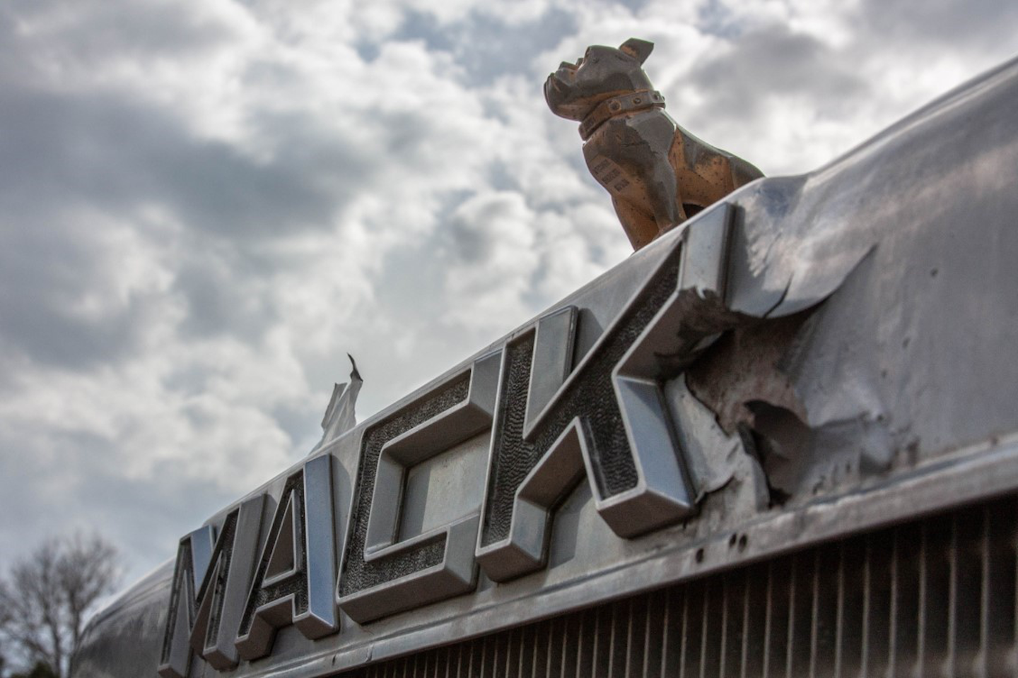 Check out Junior Elmore's 1984 Mack Super-Liner | Overdrive