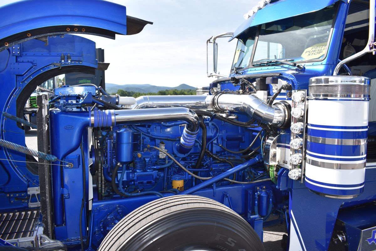 peterbilt 379 engine