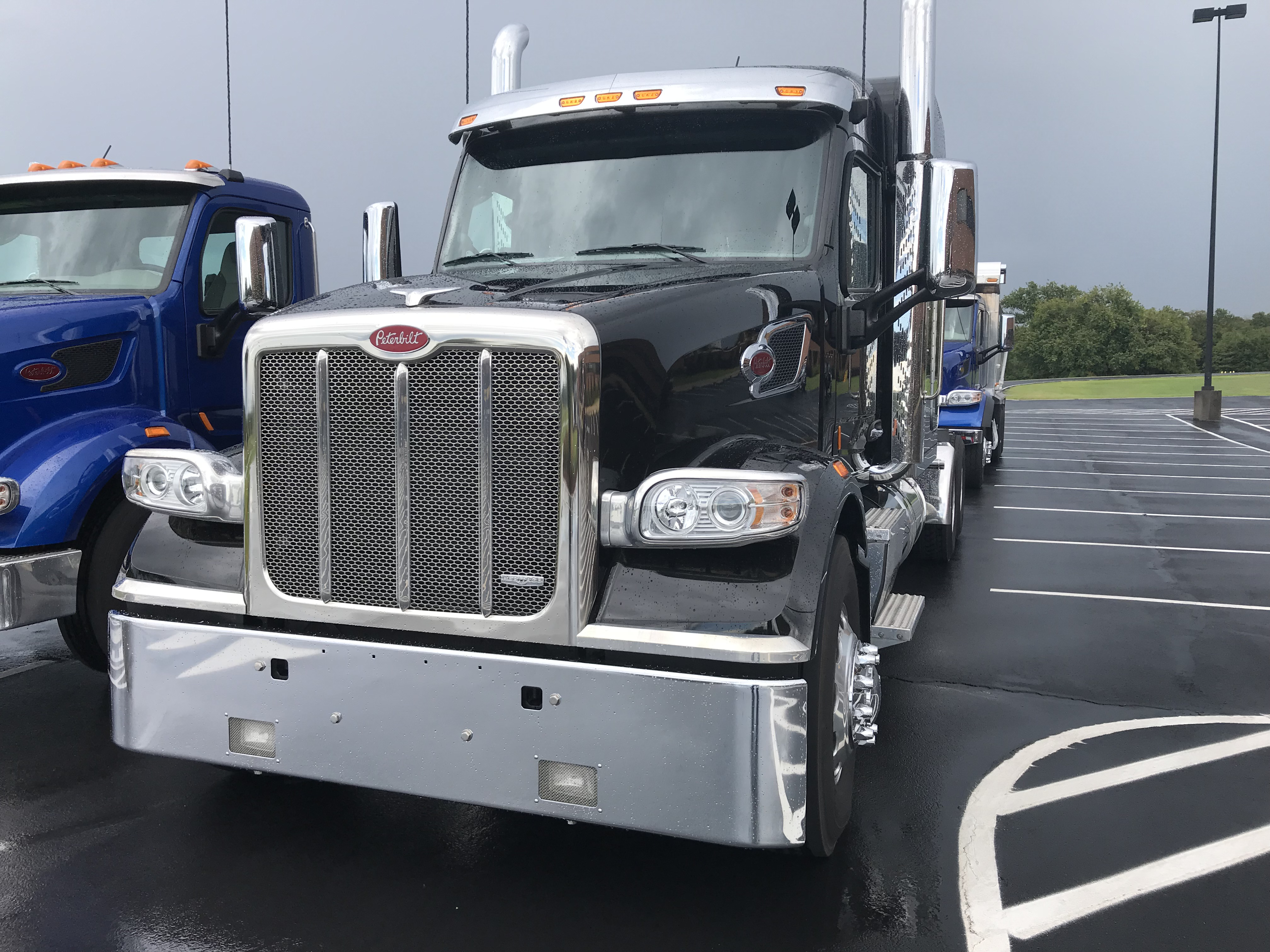 Highlighting the Peterbilt Model 567 Heritage truck | Overdrive