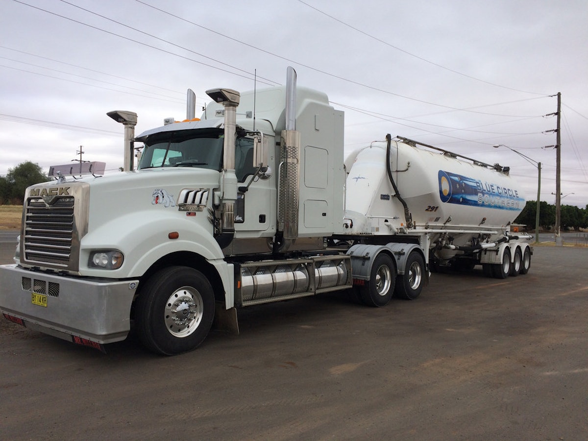 Mack Superliner | Overdrive