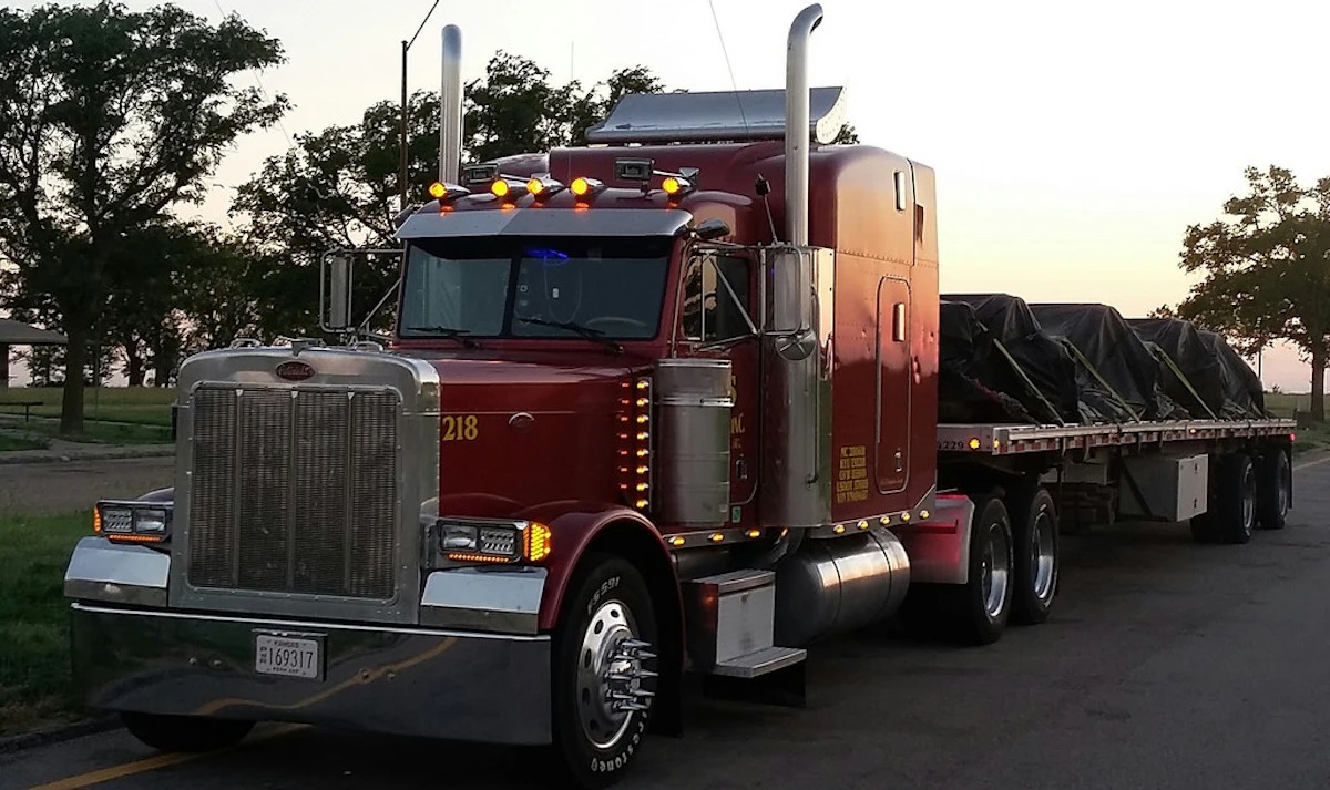 2000 Peterbilt 379 | Overdrive