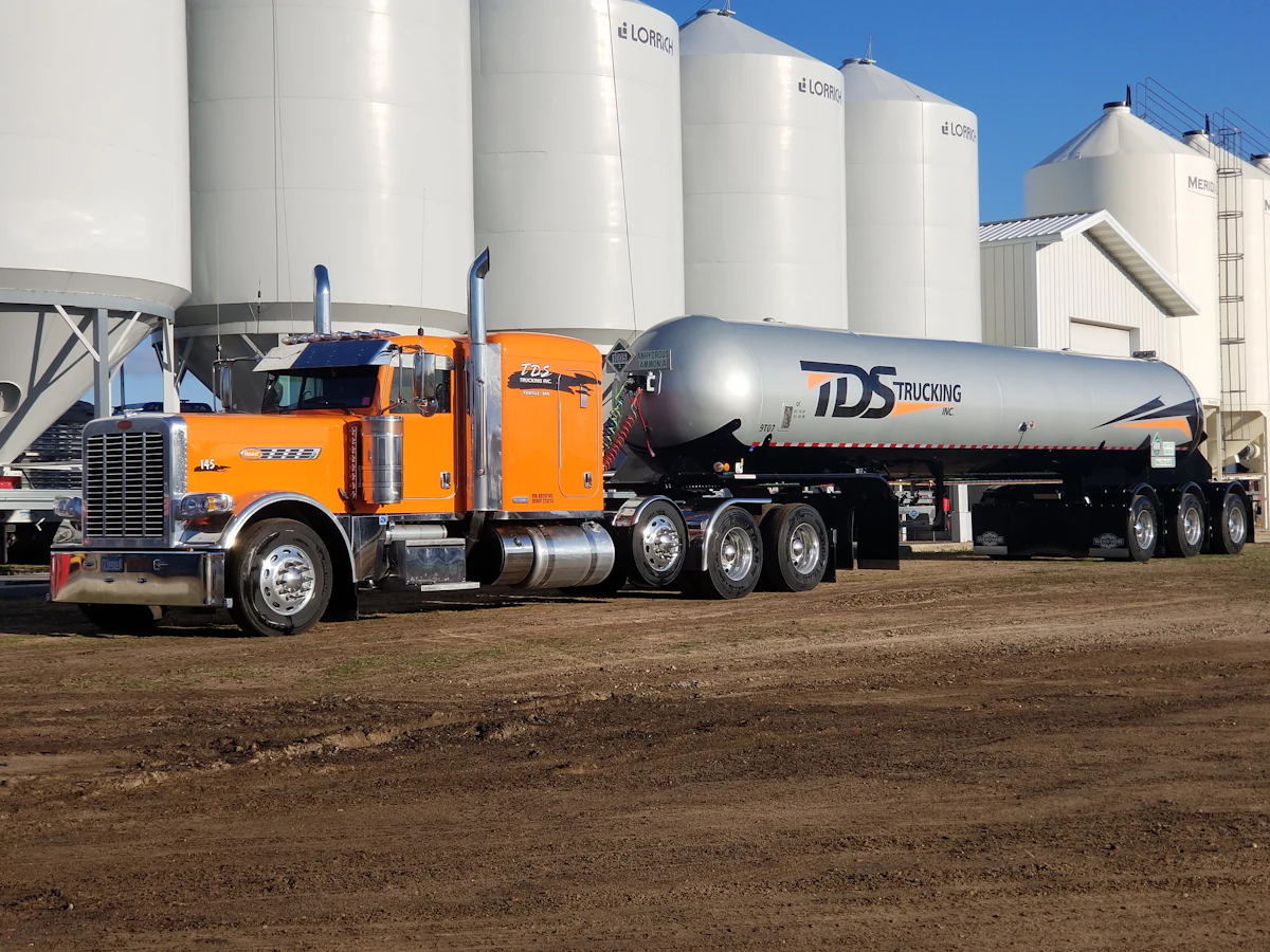 Joe Ness’ 2019 Peterbilt 389 Pride & Class | Overdrive