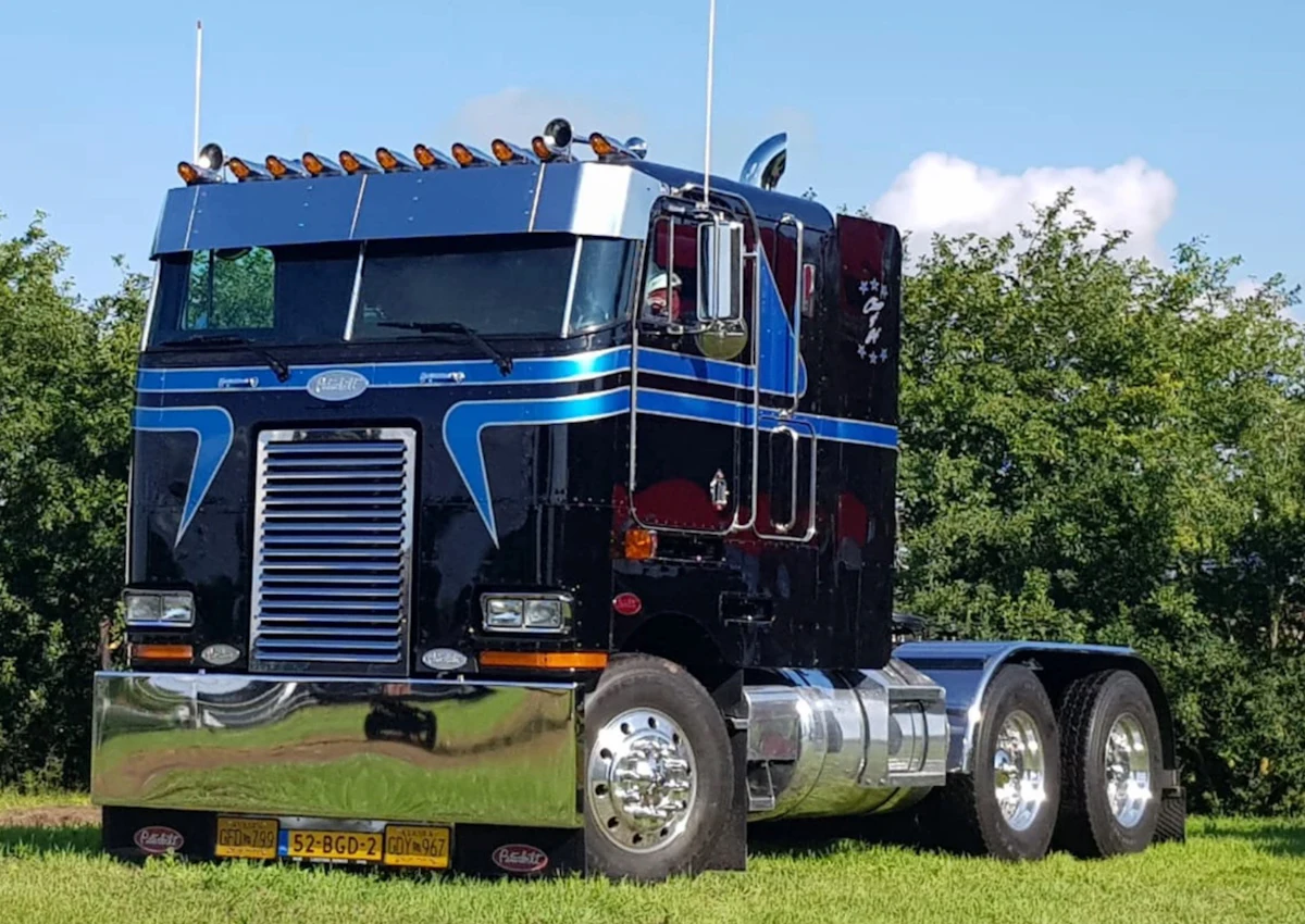 Peter Van den Eijnde’s 1994 Peterbilt 362 | Overdrive