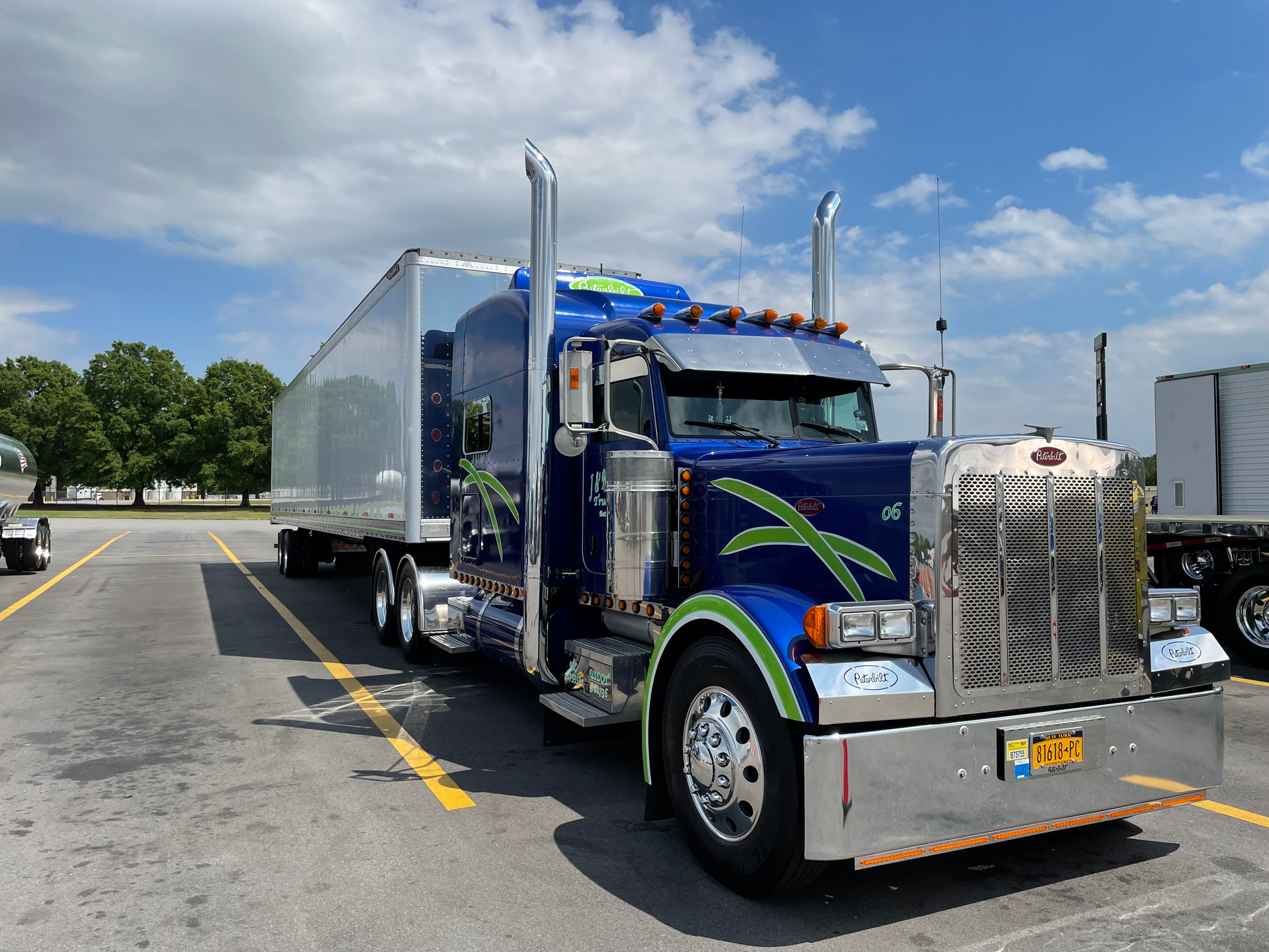 Custom-painted Peterbilt 379 of Jeff and Nancy Walters | Overdrive