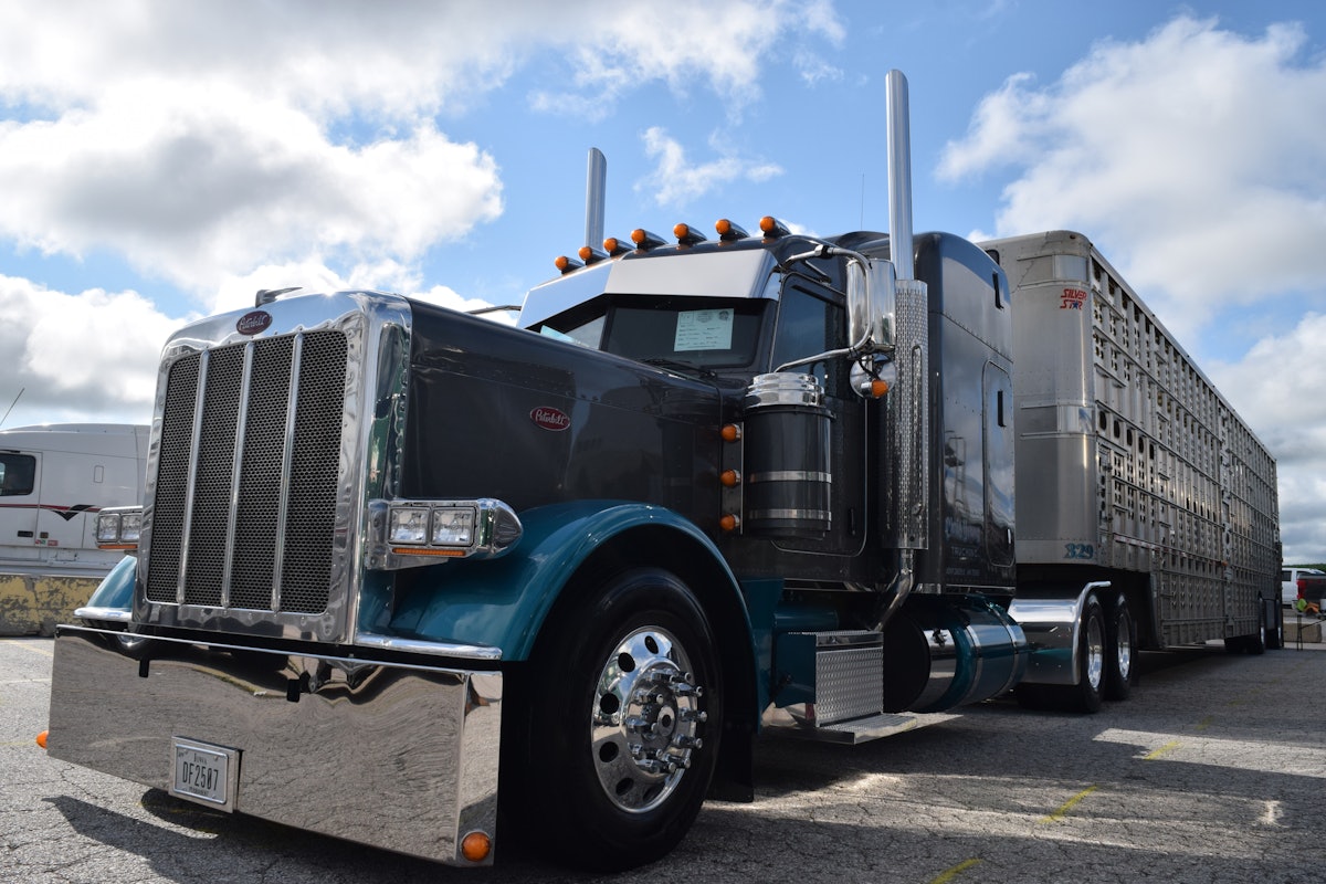 does peterbilt still make 389