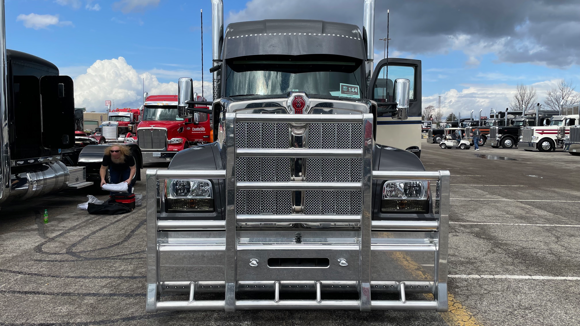 Owner-operator's custom Kenworth W990: Truck-show rarity at MATS ...