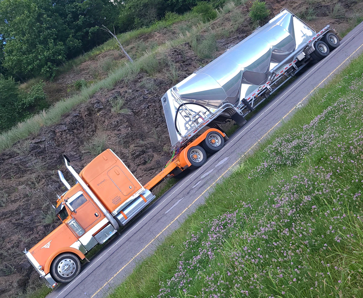 Brett Tobin's 1998 Peterbilt 379 | Overdrive