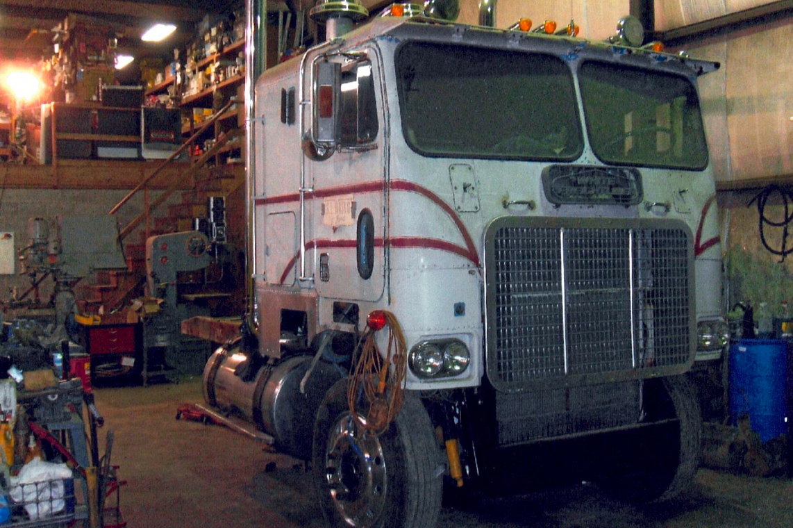 1975 White Freightliner Powerliner crowned Antique champ | Overdrive