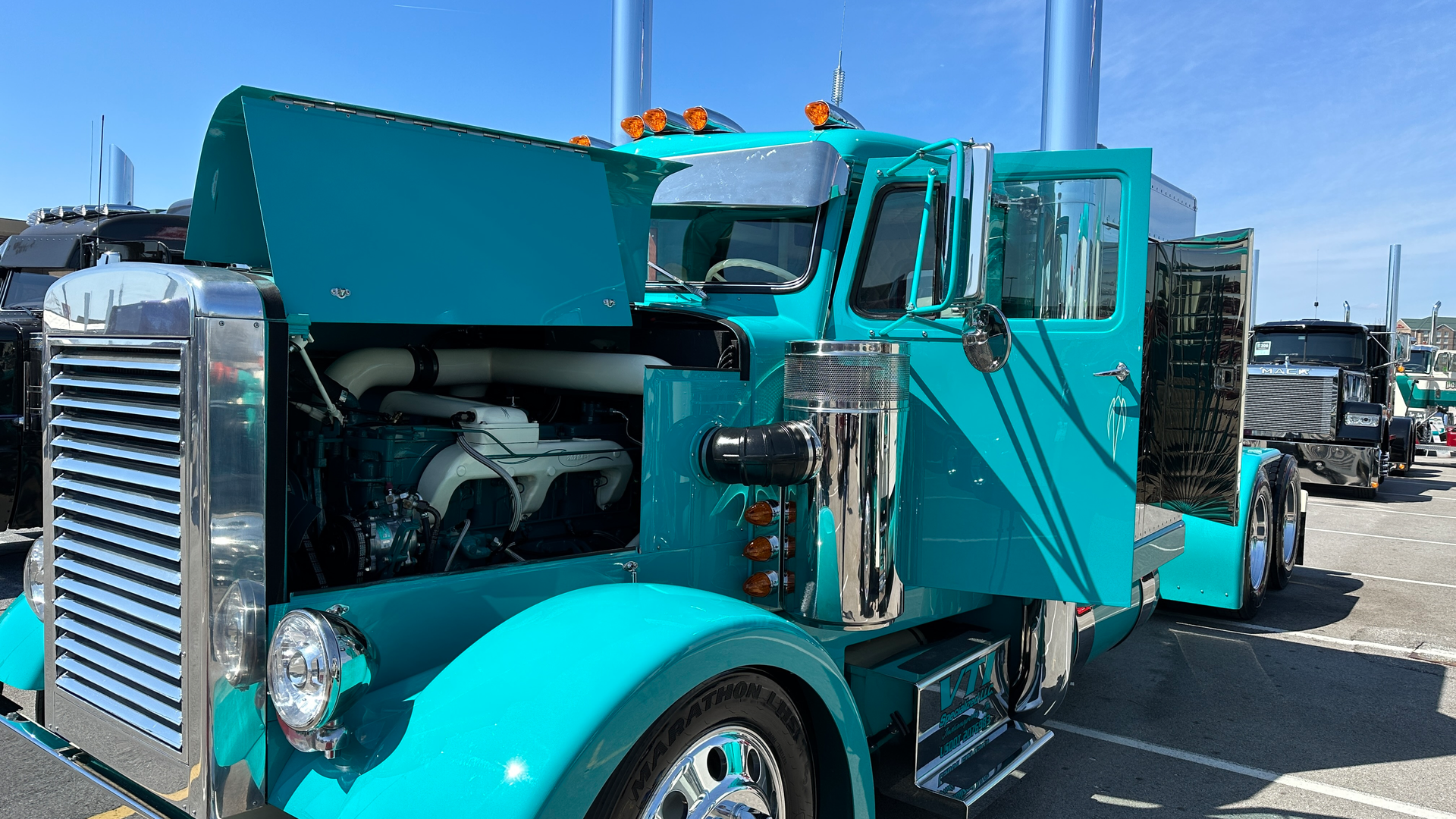 Custom trucks line up, shine up at 2023 Mid-America Trucking Show ...