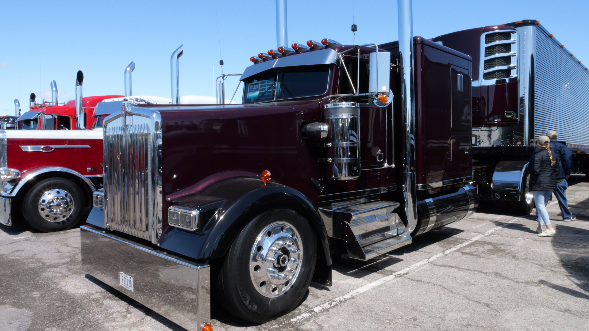 Dozens of show trucks bring home hardware from MATS | Overdrive