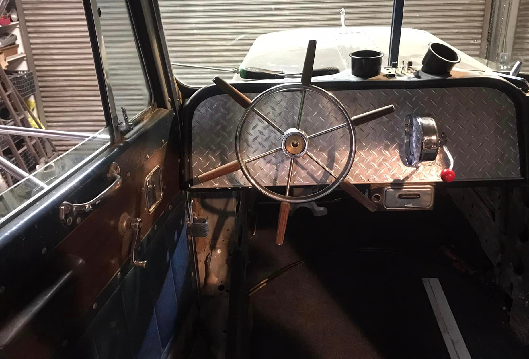 Peterbilt pontoon a floating memorial to longtime trucker | Overdrive