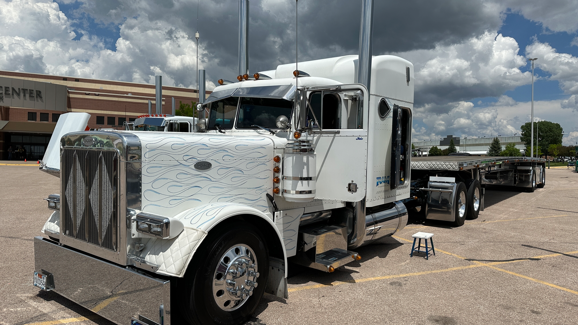 'Doc Holliday' 2007 Peterbilt 379 wins SuperRigs Best of Show | Overdrive
