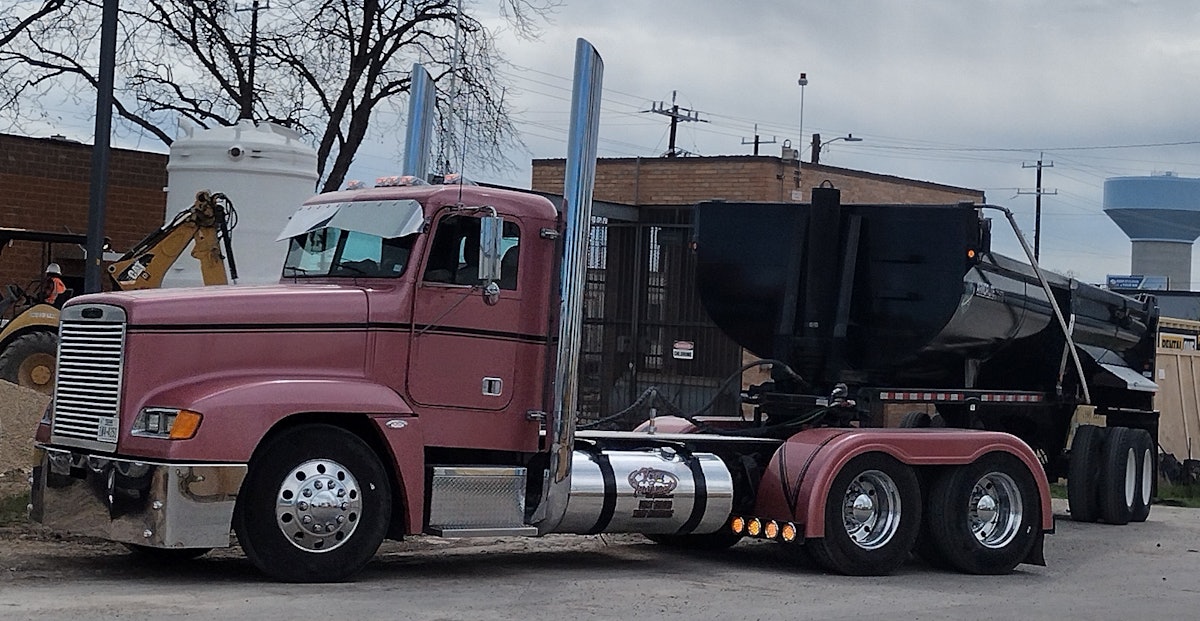 Michael Vega's 2001 Freightliner FLD | Overdrive