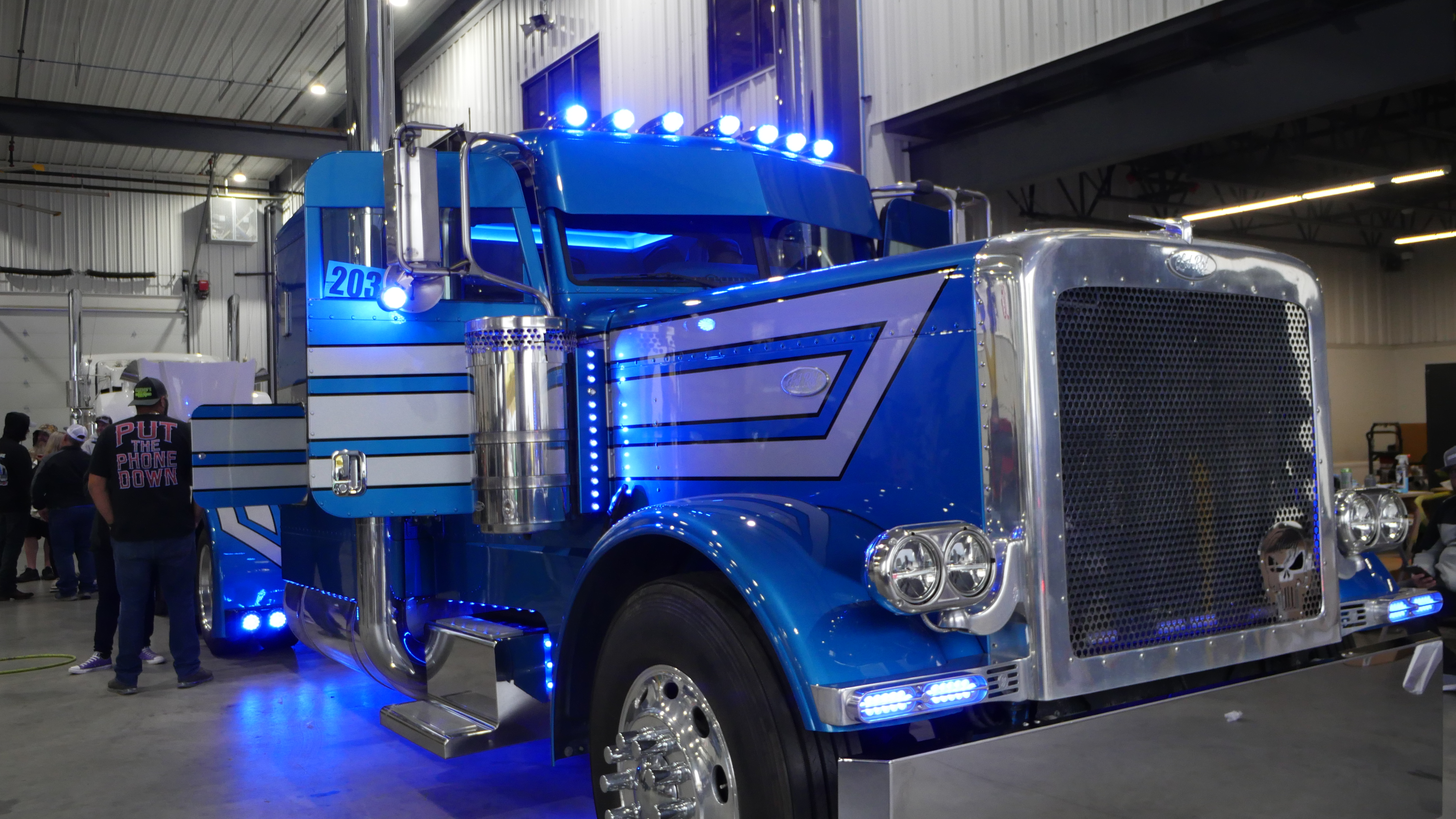 Watch the rigs roll through at Mayberry Truck Show | Overdrive