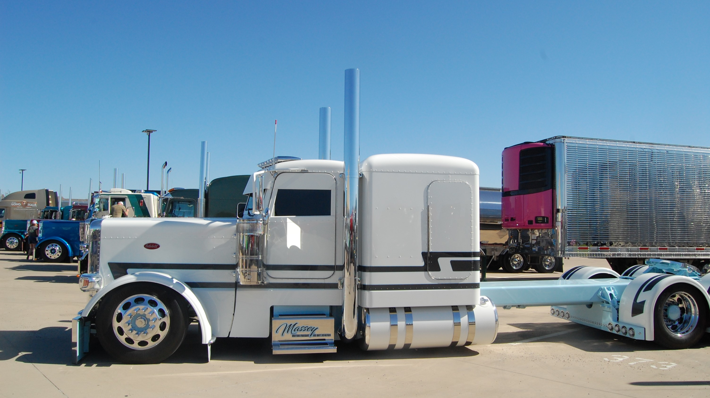 A Peterbilt living history from the 359 to 389, with three owners ...