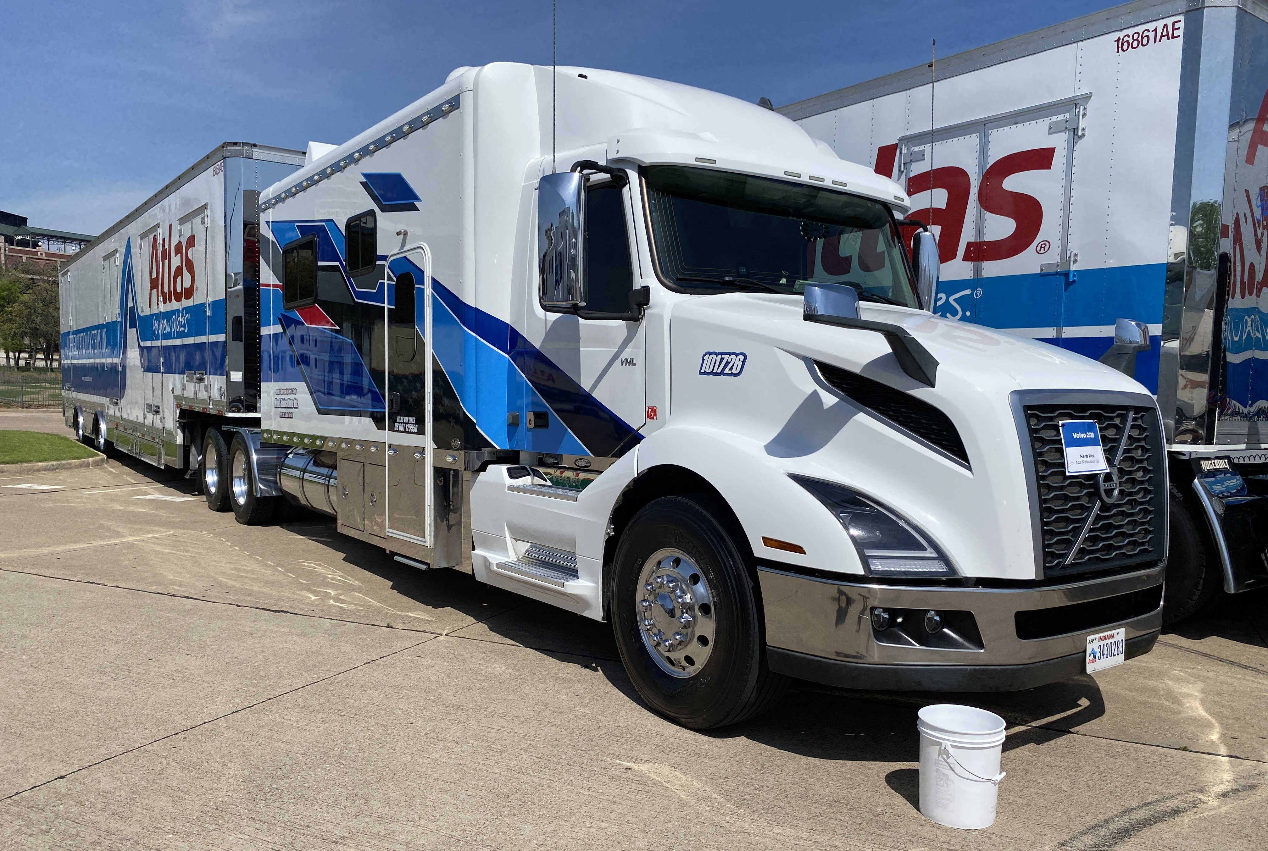Big-bunk Atlas owner-operators show out at company truck show | Overdrive