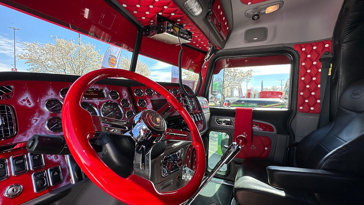 inside peterbilt 389 sleeper