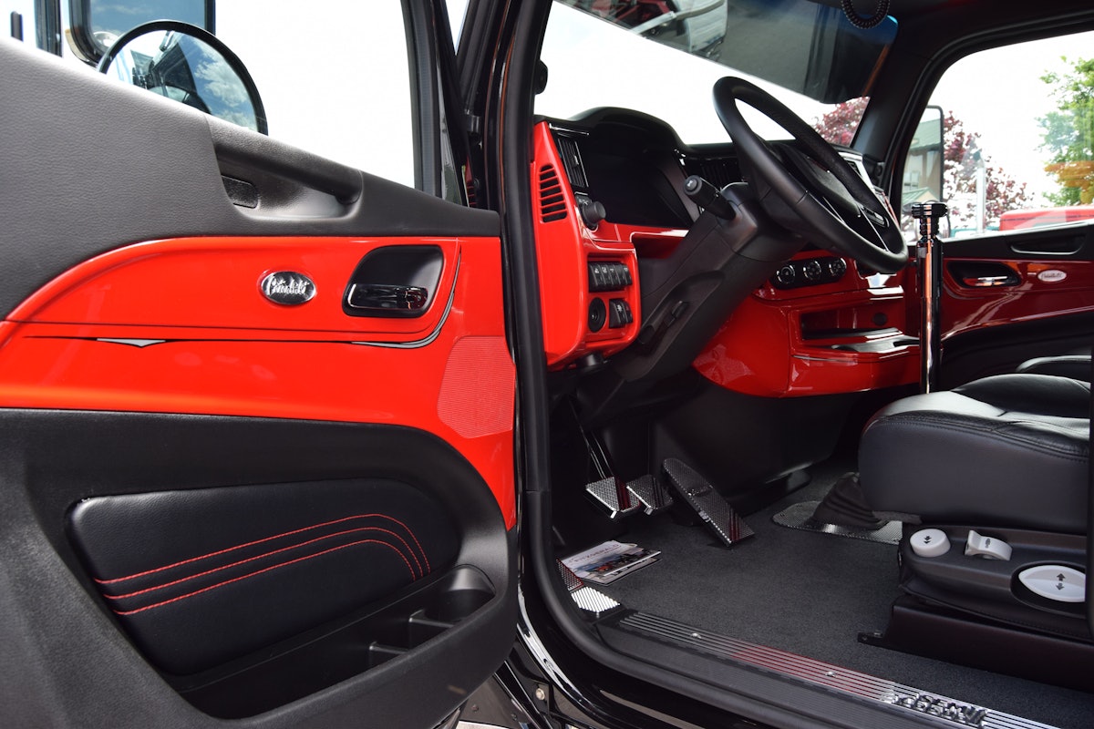 peterbilt 589 sleeper interior