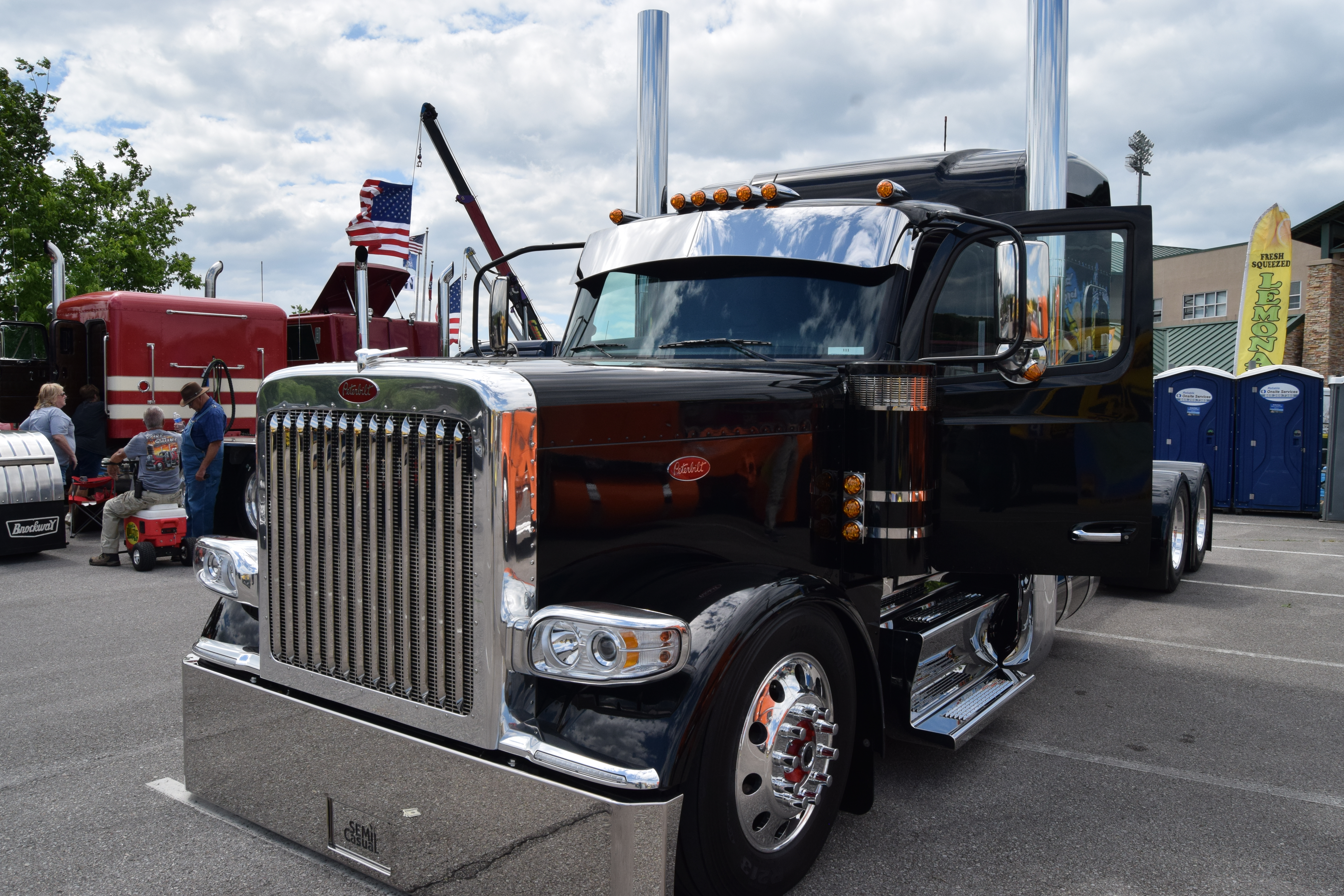 Early Peterbilt 589 custom builds: Twin units from Semi Casual | Overdrive