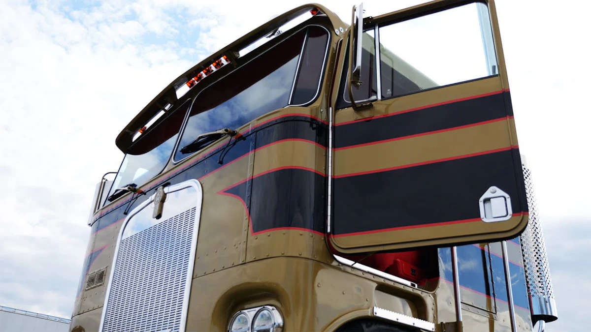 Johnson Hill Customs' custom Kenworth K100 'Build-Off' entry | Overdrive