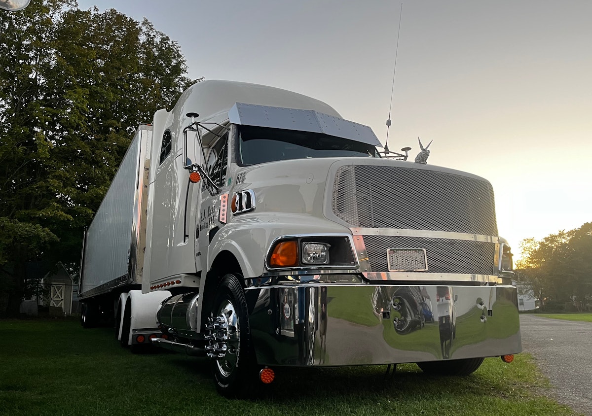 Dustin Ross' 2000 Sterling AT9522 | Overdrive