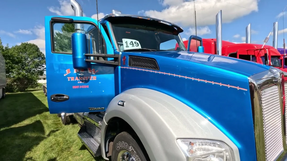 Third-generation trucker's Kenworth T880 company truck | Overdrive