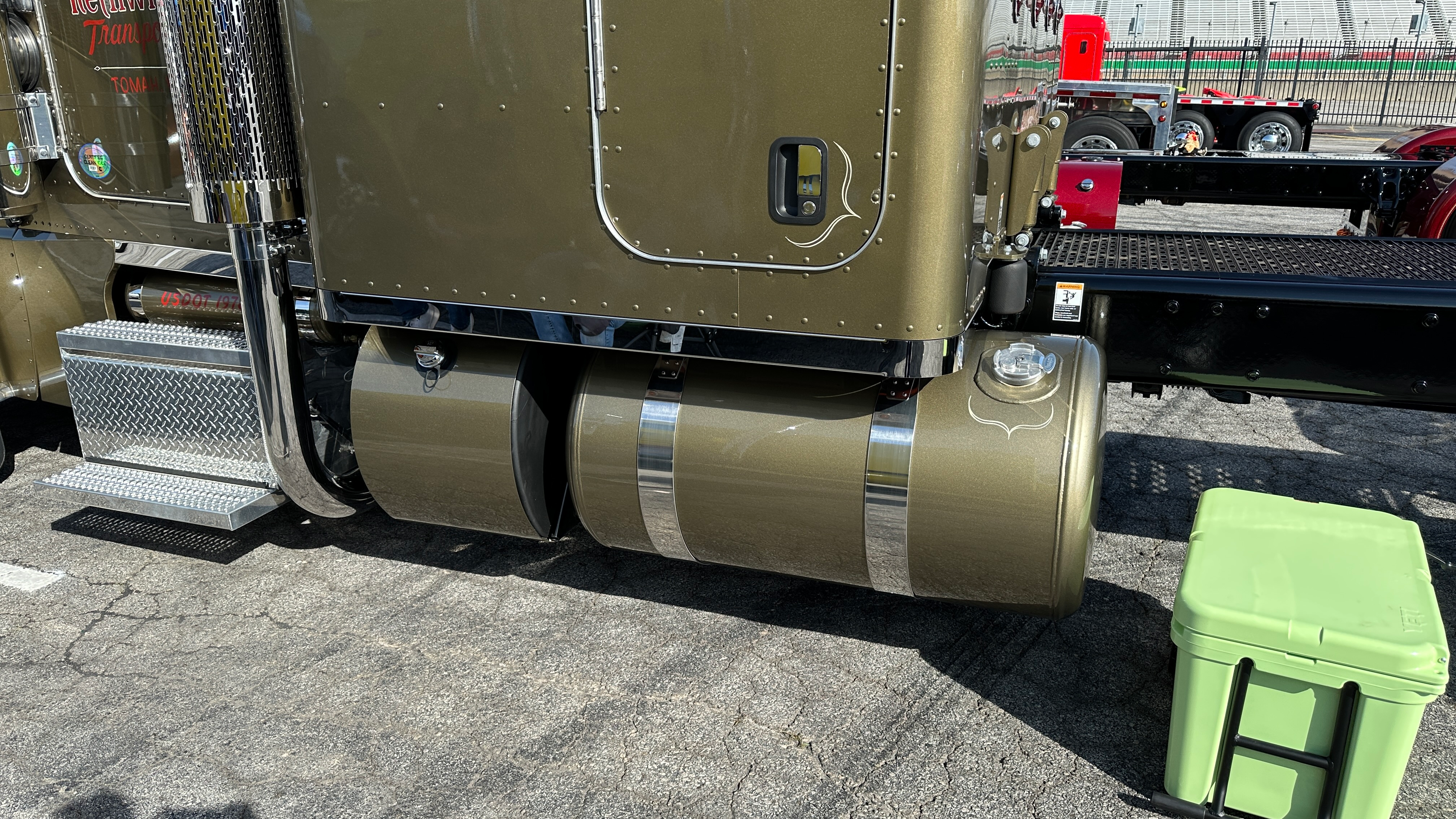 Rethwisch Transport’s Spanish Gold 2023 Pete 389 turns heads | Overdrive