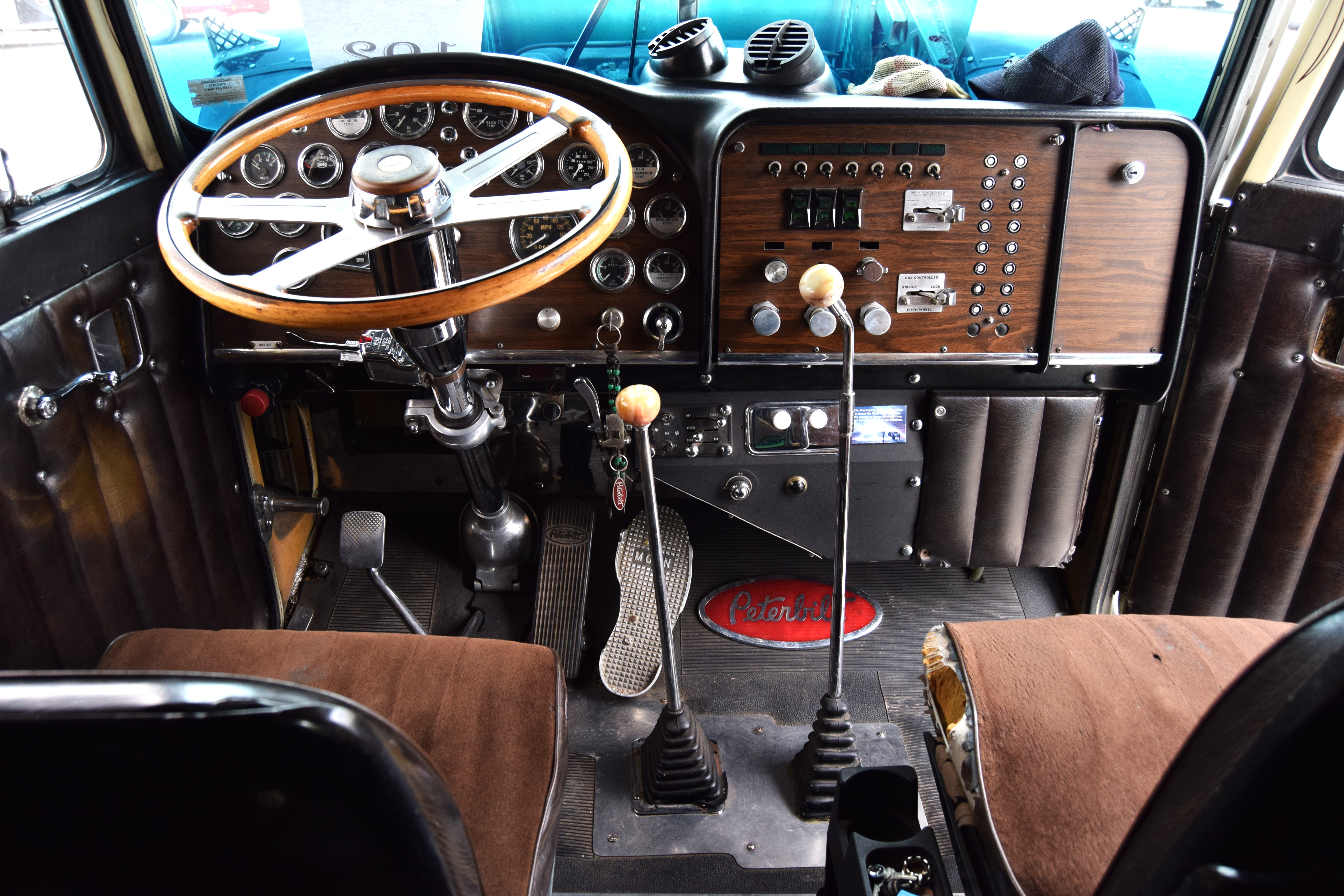 Custom 1979 Peterbilt 359 features a rarity: Cat 3408 V8 power | Overdrive