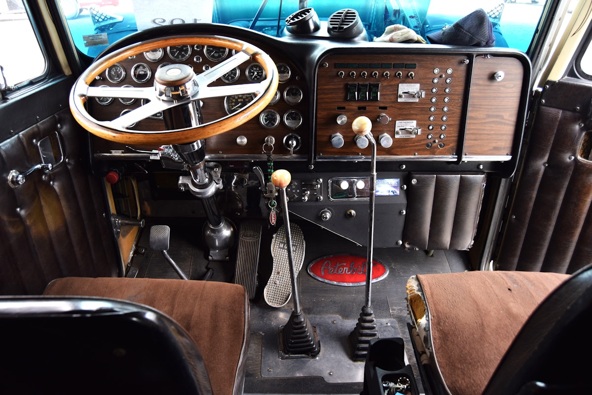 peterbilt 359 interior