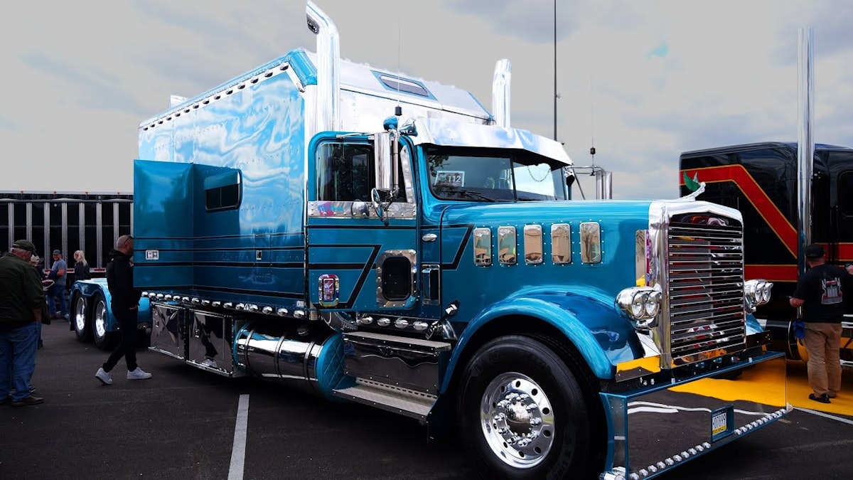 1996 International 9370 features rare 190-inch Double Eagle bunk ...