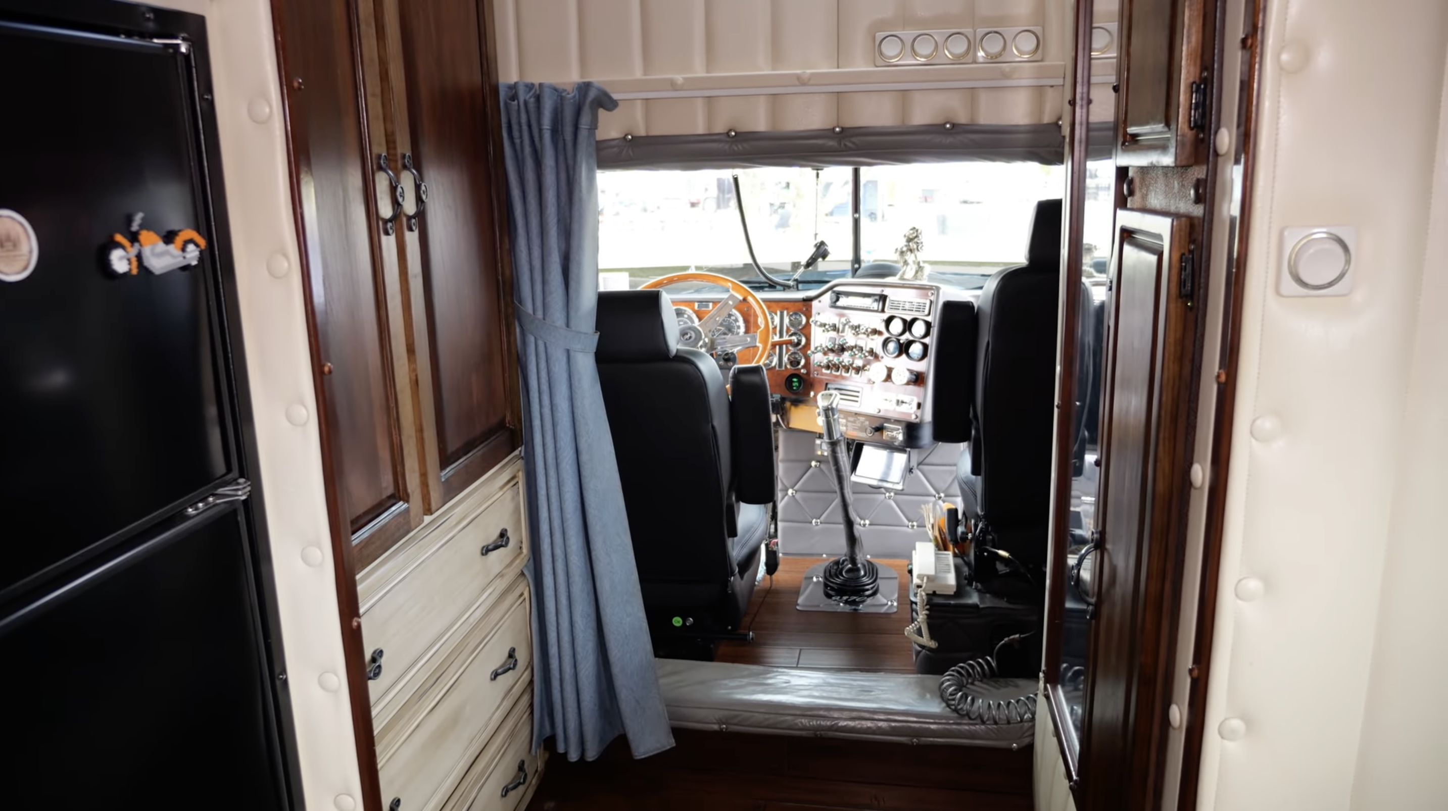 1996 International 9370 features rare 190-inch Double Eagle bunk ...