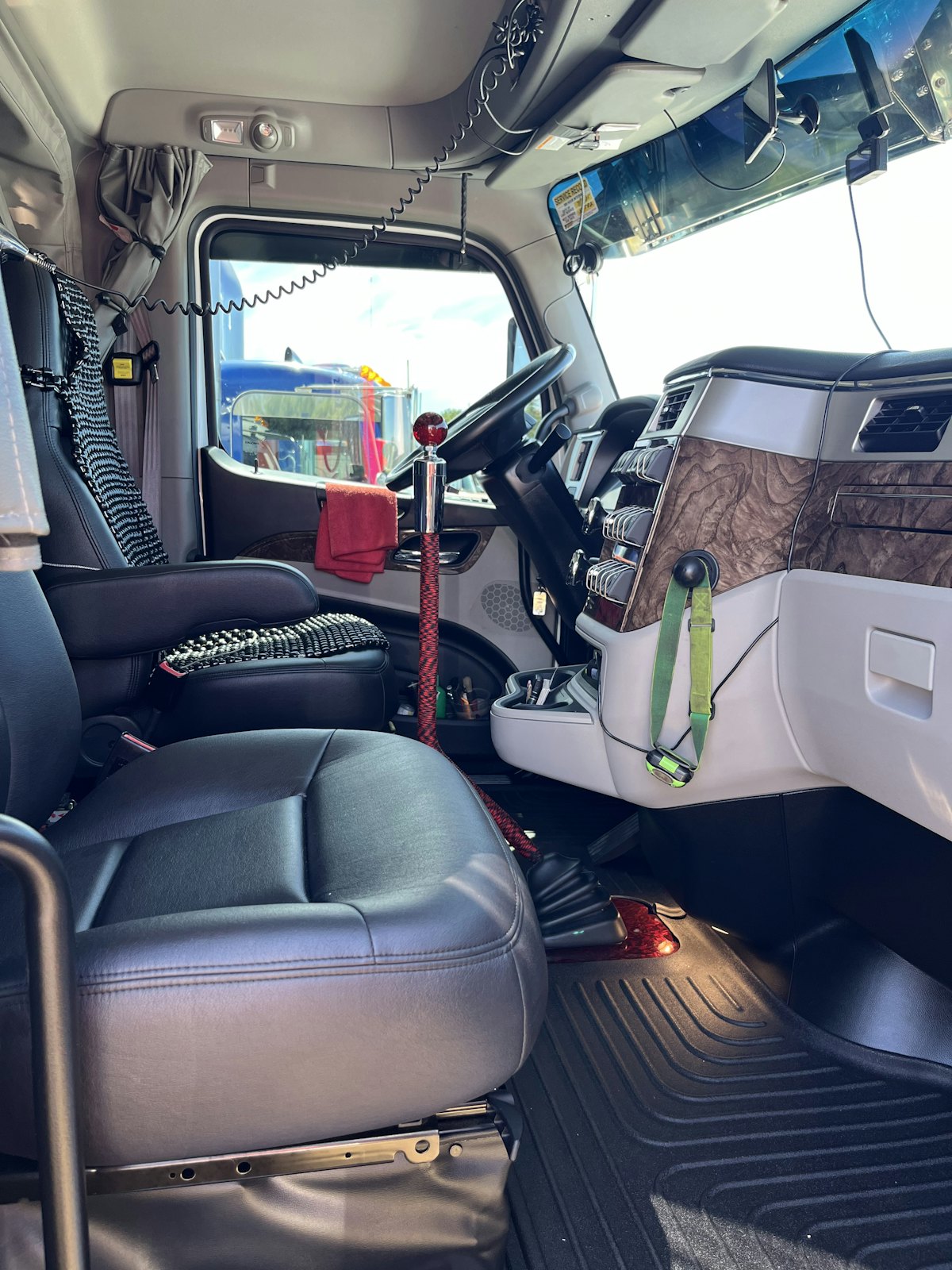 2023 peterbilt interior