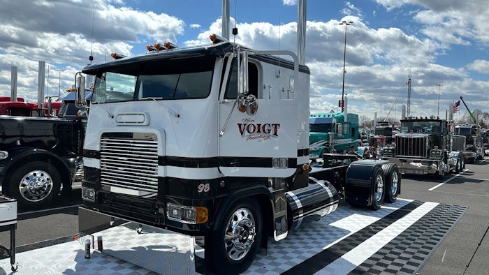 custom freightliner cabover