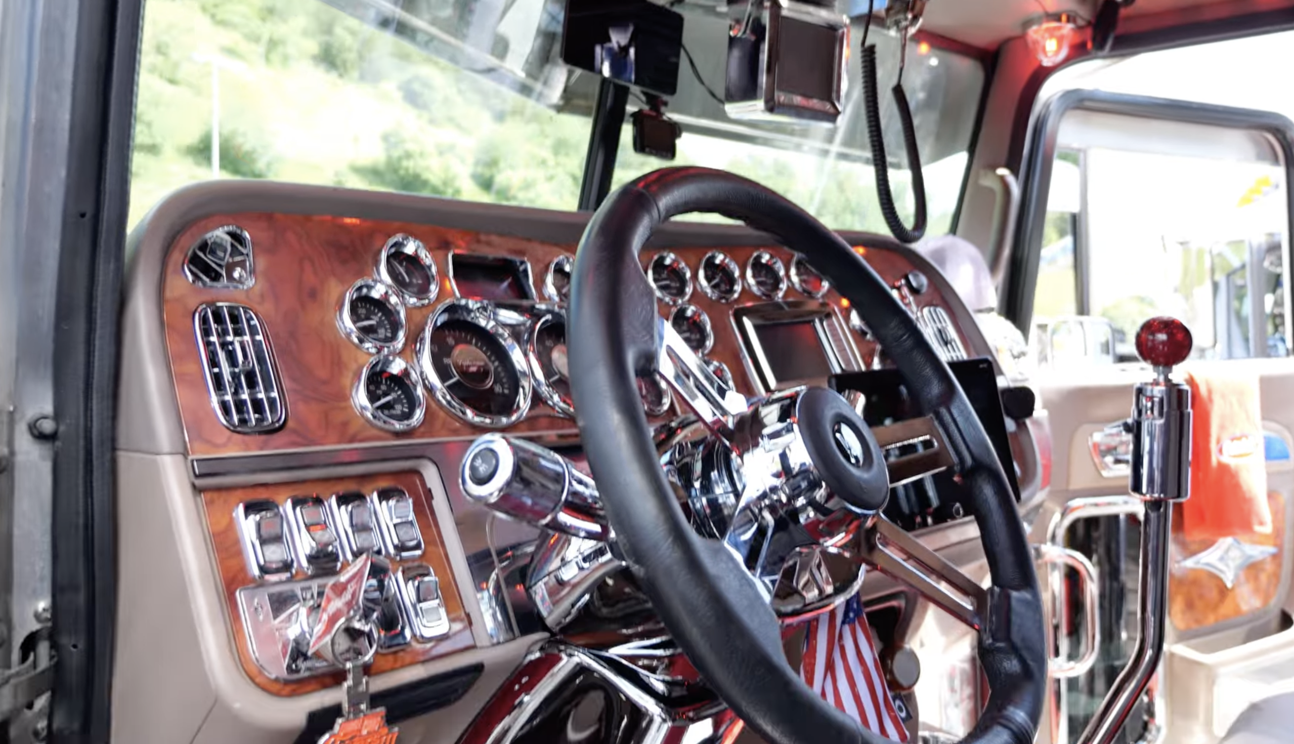 Greg Kiser Trucking's 'Touch of Class' Peterbilt 389 | Overdrive
