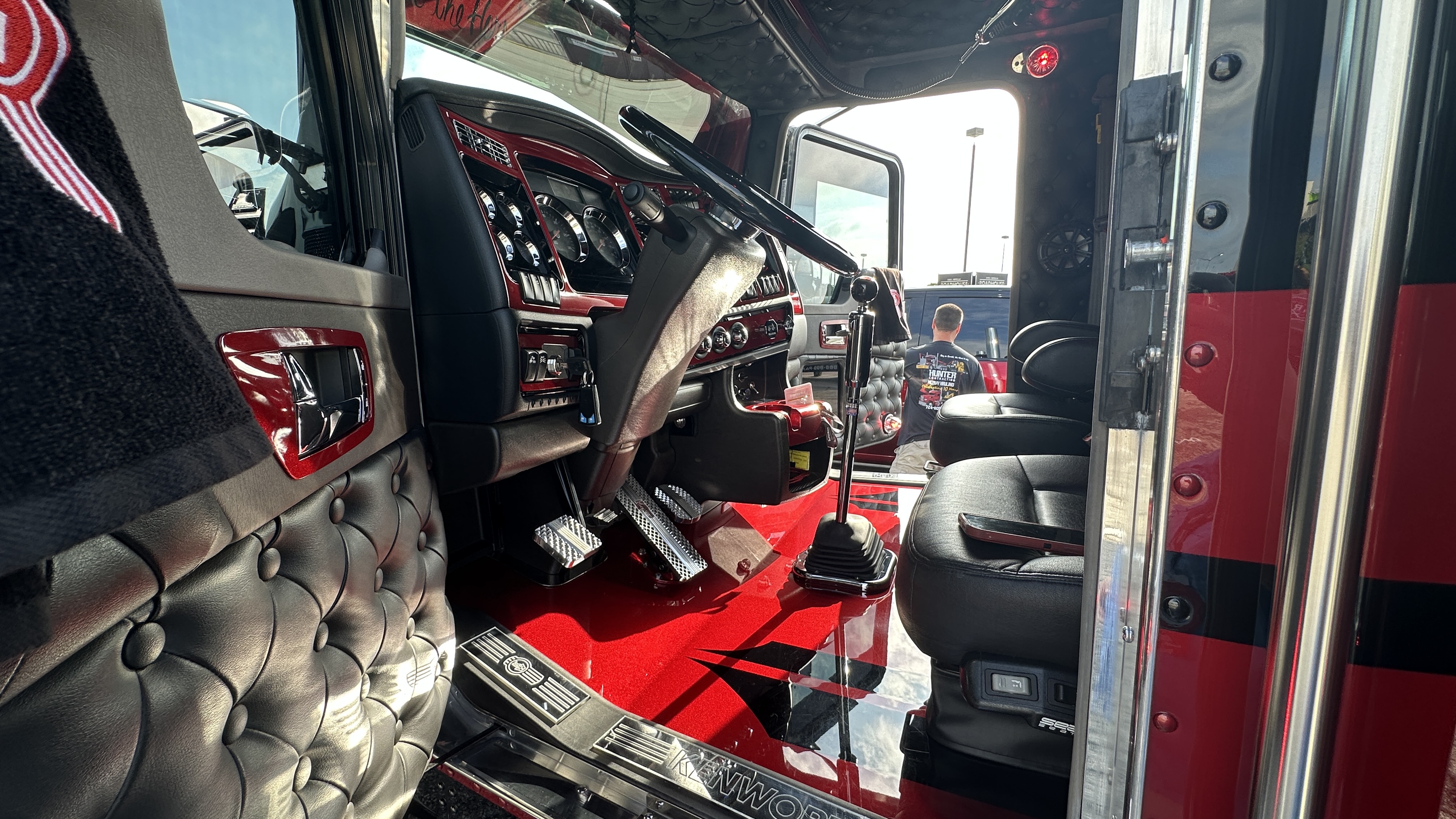 Heavy hauler Kevin Hunter's custom 2024 Kenworth W900L | Overdrive