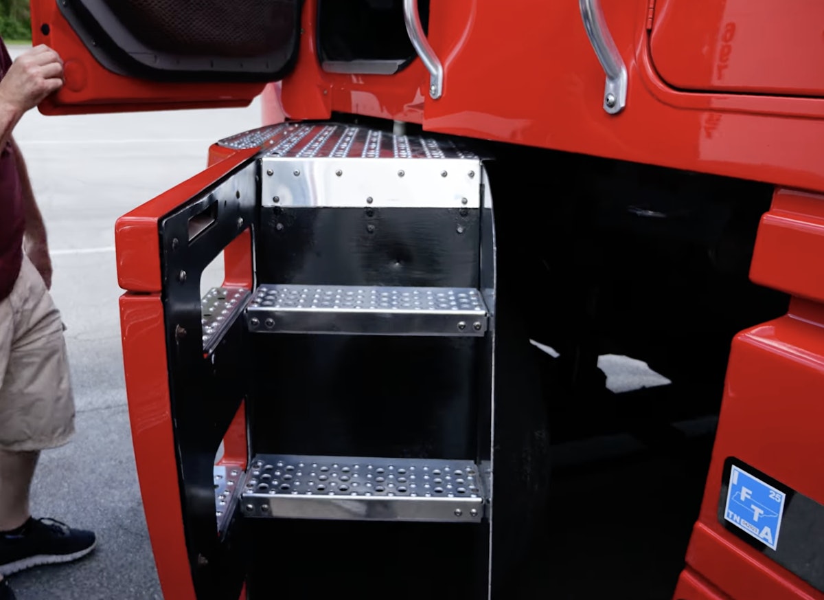 freightliner argosy inside