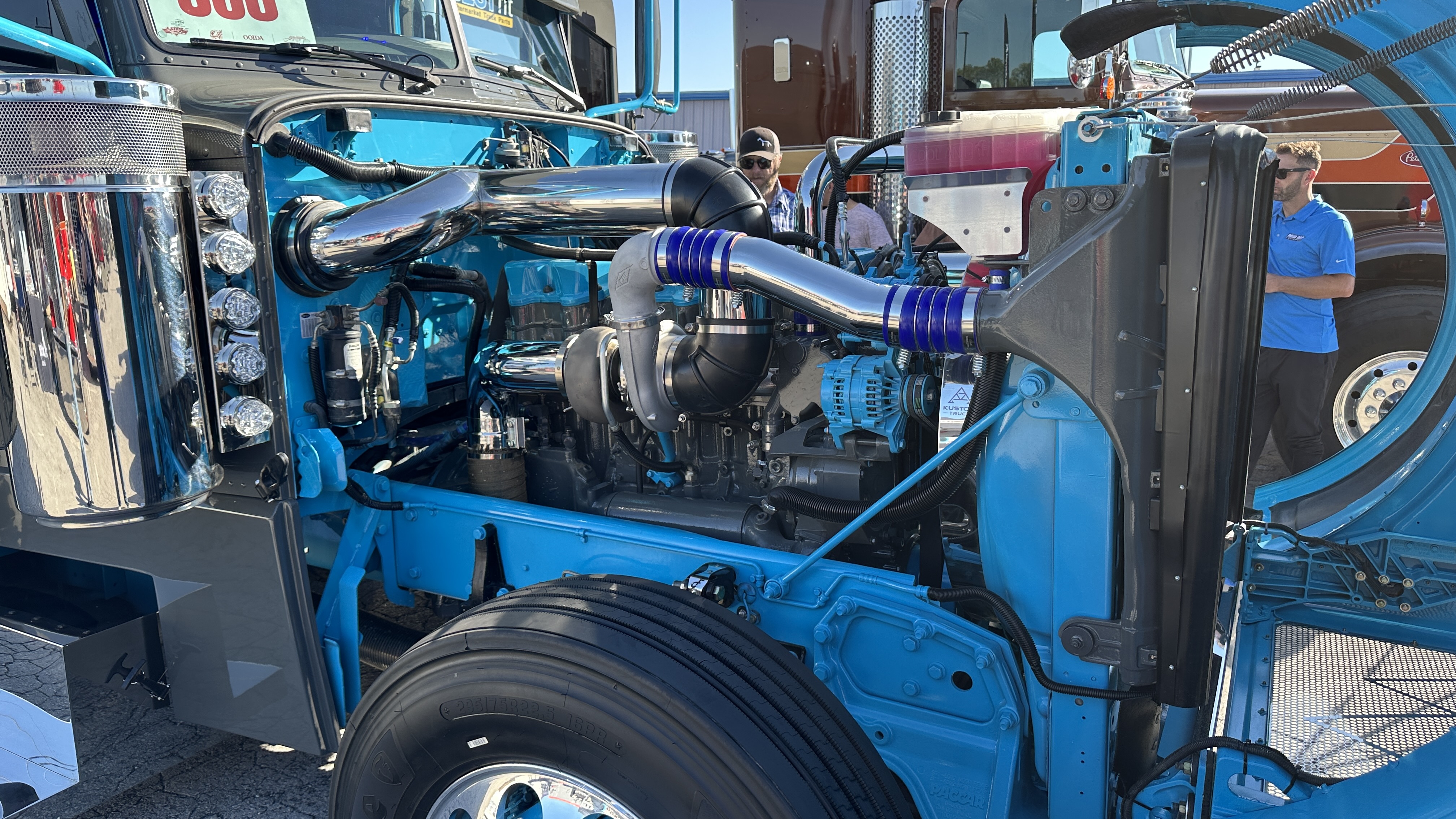 Missouri equipment dealer's incredible 2016 Peterbilt 389 custom build ...