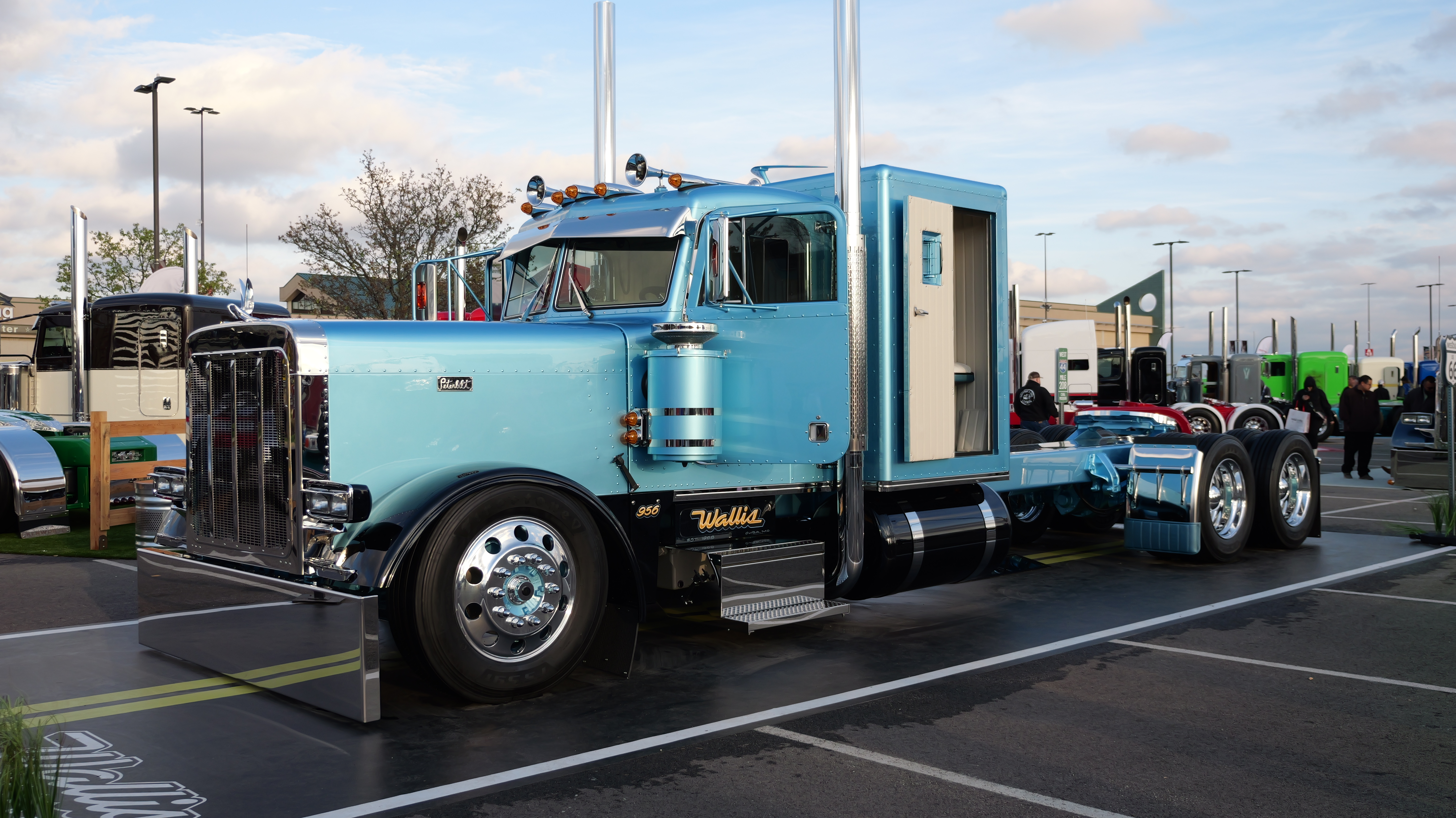 Never Satisfied Builds' award-winning 1985 Peterbilt 359 | Overdrive